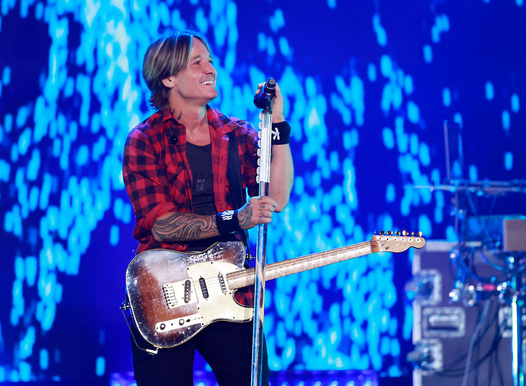[Watch] Keith Urban Covers Song Of The Summer "Espresso"