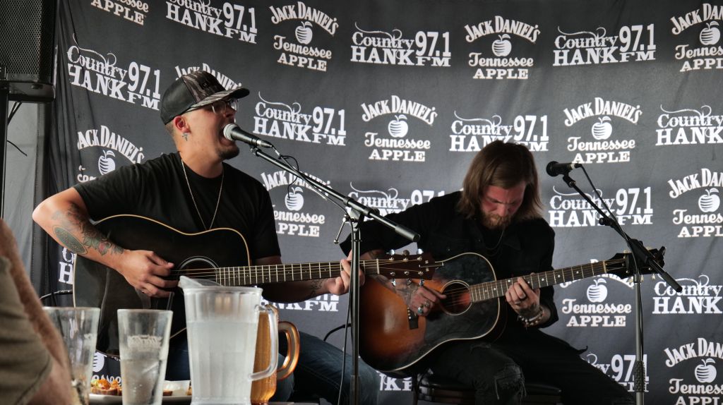 [ Photos ] Chase Matthew: Up-Close Concert